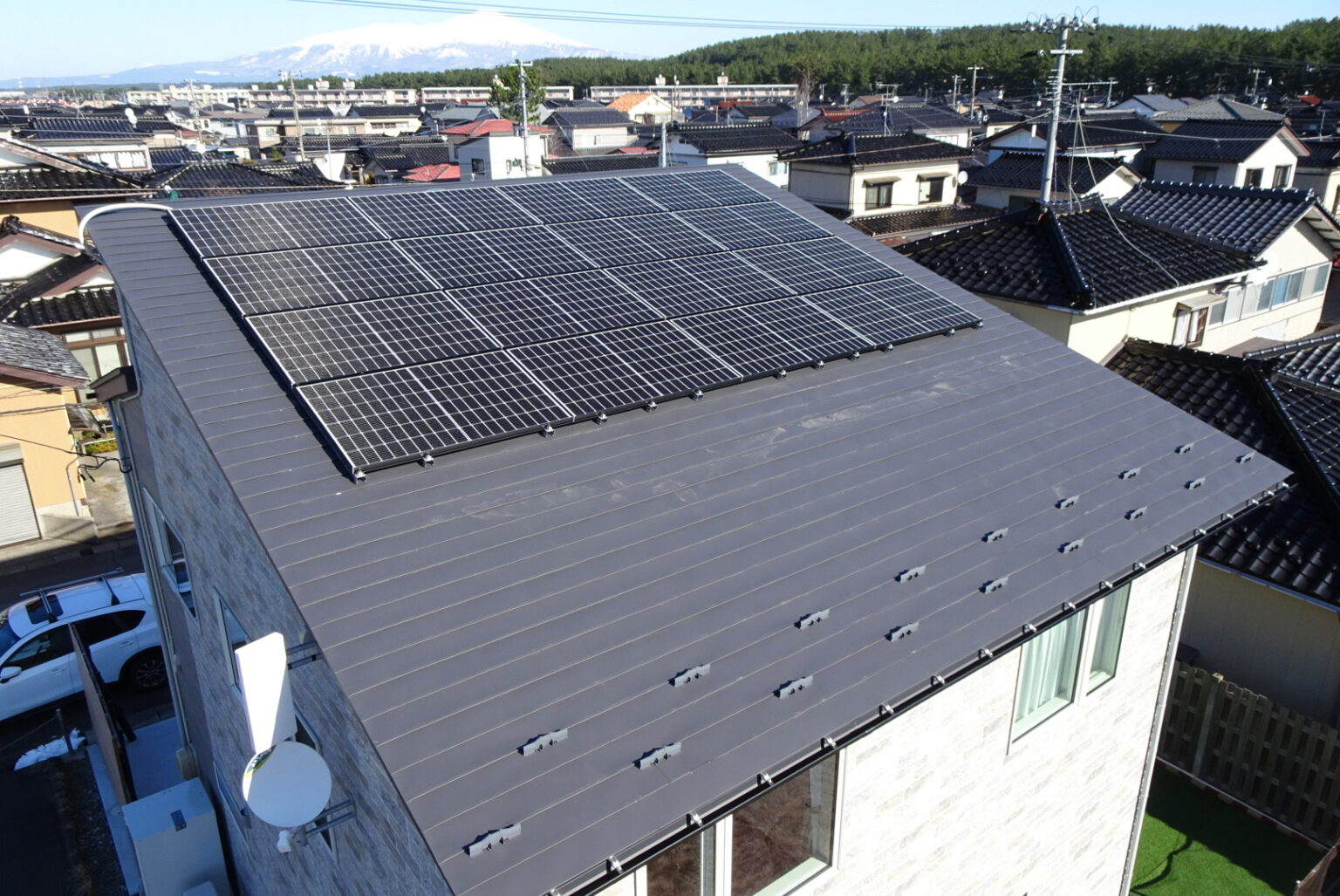 酒田市緑ヶ丘 A様邸 長州産業太陽光発電5.4kW、ニチコンT3蓄電池7.4kWh、V2H一体型 | 荘内電気設備株式会社